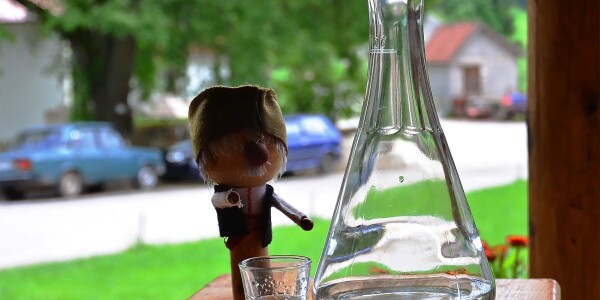 Domaca rakija (komovica) - Vina, likeri i rakije - Poljoprivredni ...