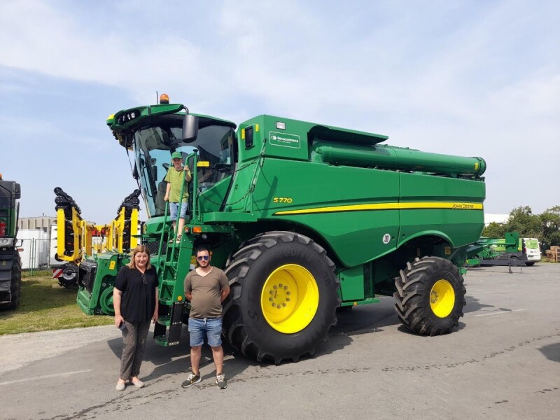 Treći John Deere kombajn S770 u 3 dana u Baranji... - Zid ...