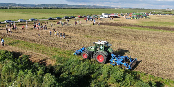 Bili smo na Agromens Danu polja, evo koje smo strojeve vidjeli u radu ...