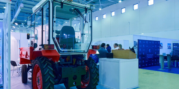 U Moskvi predstavljen prvi ruski električni traktor - Poljoprivredne ...