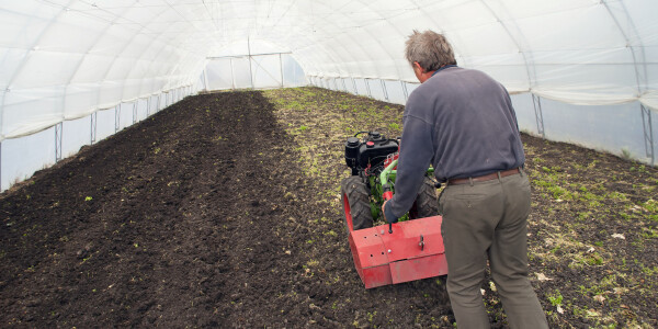 Zašto je važno podrivanje zemljišta u plastenicima? - Povrtarstvo ...