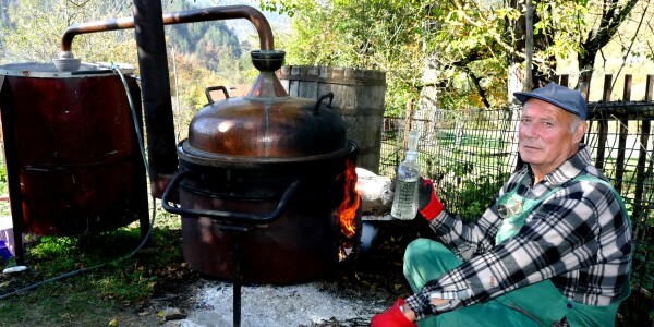 Najbolja je rakija iz kazana od "muškog bakra"? - Poljoprivredne ...