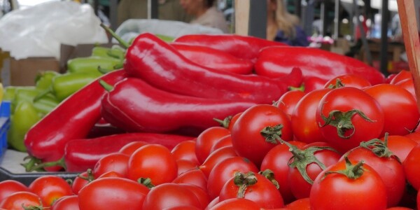 Paprika crvena roga - najtraženije povrće za zimnicu na tuzlanskoj ...